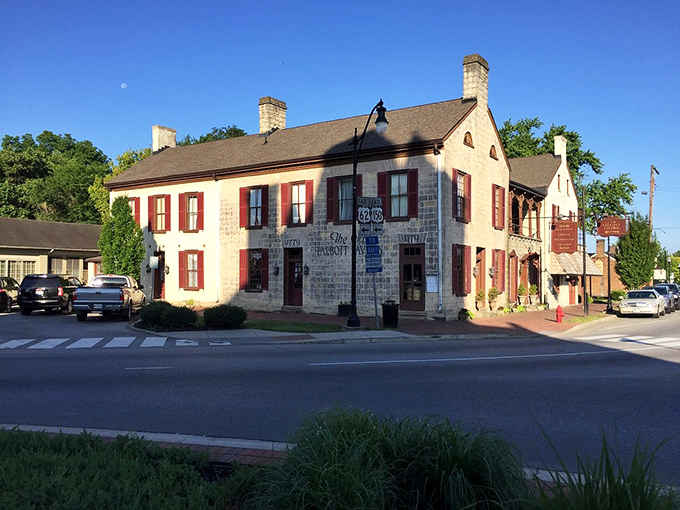 Stone walls and red shutters frame a corner where history and hospitality have been shaking hands for generations.