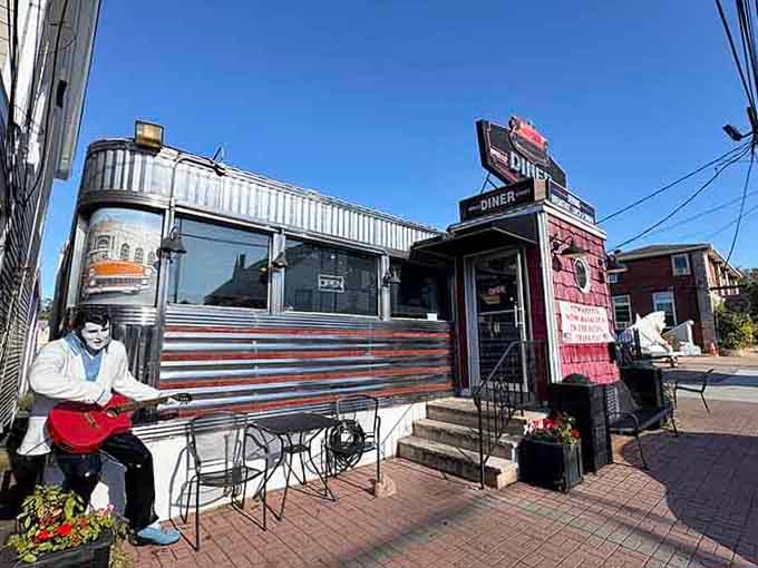 That rock-and-roll statue out front adds personality to this charming spot where breakfast dreams come true daily.