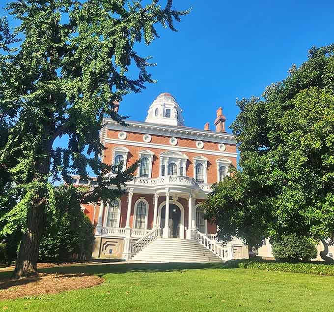 That grand staircase leading up to the mansion makes you feel like Scarlett O'Hara heading to the ball.