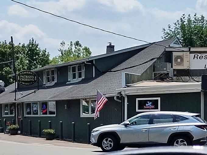 Patriots Crossing looks like the kind of tavern where George Washington himself would grab a burger.