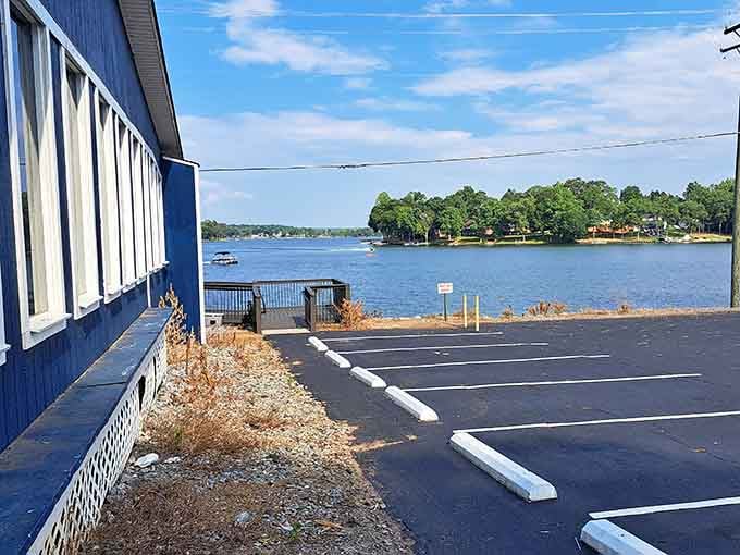 Park, walk in, and the whole lake opens up before you. No reservations needed, just an appetite.