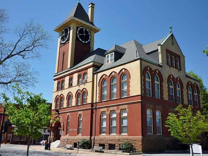 This city hall looks like it could star in its own Hallmark movie, and honestly, it should.