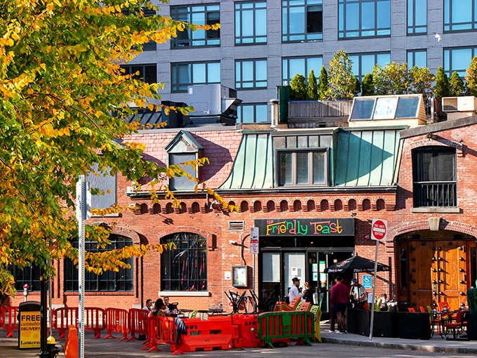 The quirky copper roof and colorful signage practically shout that pancakes taste better when served with personality.