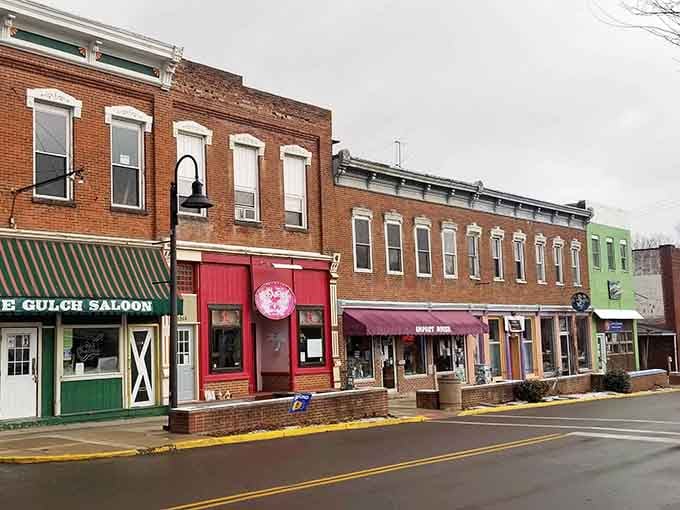 This quirky main street blends artistic charm with culinary adventure, where every meal feels like a discovery.