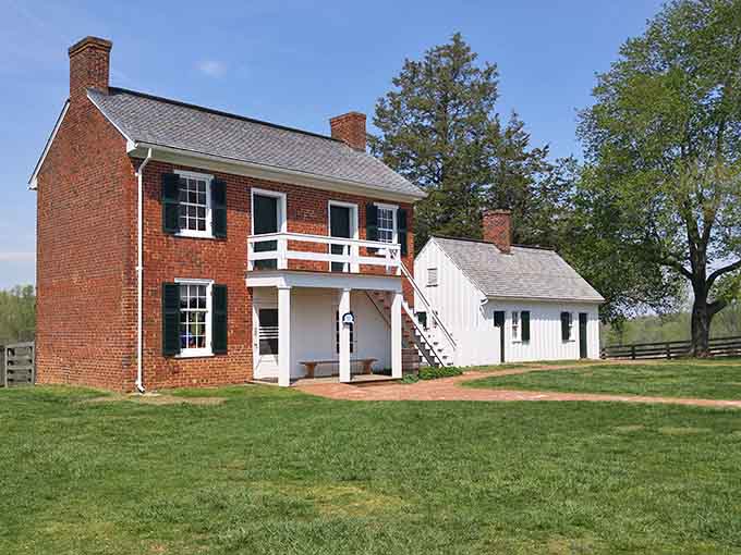 Red brick meets crisp white clapboard in a pairing so classically American, even Norman Rockwell would nod approvingly.