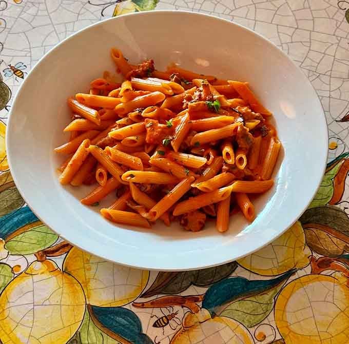 Pennette tossed in a rich tomato sauce with sausage and mushrooms, this bowl is pure, unapologetic comfort.