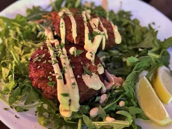 This Hole-In-The-Wall Restaurant In Wisconsin Has Crab Cakes Worth The ...