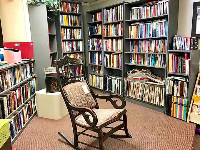 A rocking chair, floor-to-ceiling shelves, and hundreds of books waiting to be rediscovered, this little corner is pure happiness.
