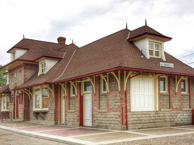 The historic Ontario Station stands like a dignified elder, full of stories and absolutely zero rush.