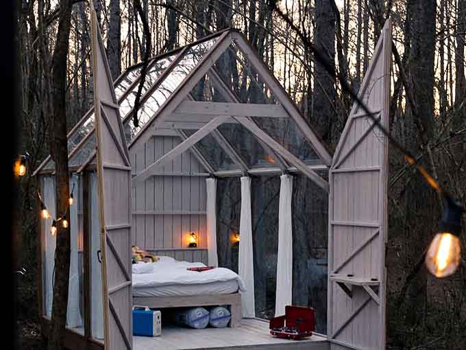 At dusk, this glass-roofed hideaway in the Georgia woods looks like something straight out of a storybook.