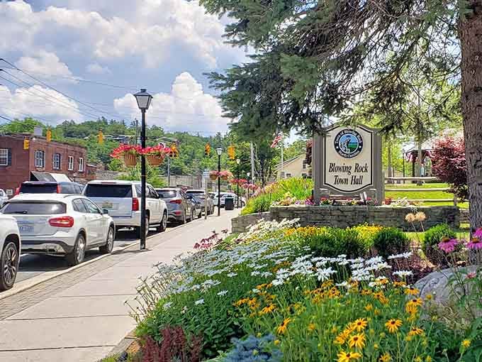When the town sign sits in a garden this beautiful, you know the locals take pride seriously.
