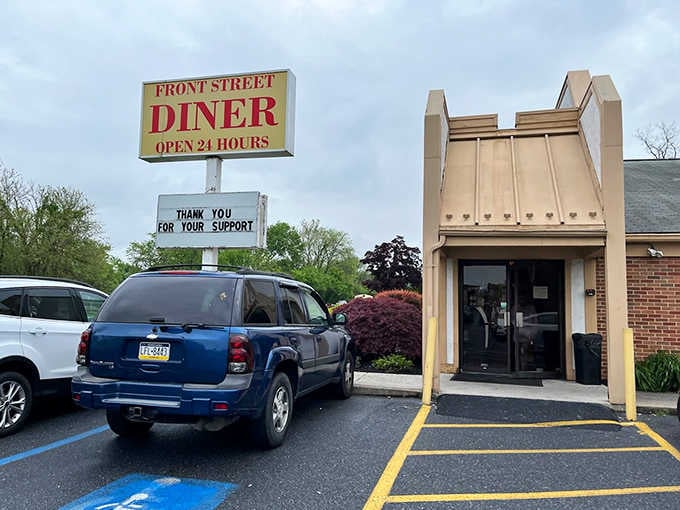 The words on that marquee sign say everything: "Thank You." A diner that's grateful for you before you even order.