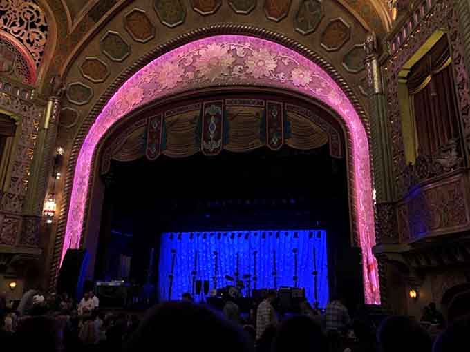 When the stage lights hit that elaborately decorated proscenium arch, the whole room transforms into pure Old Hollywood magic.