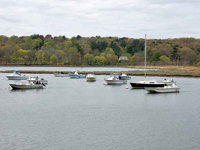Boats bobbing quietly on the water, no agenda, no deadlines. Cold Spring has clearly figured something out.