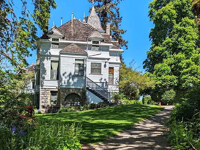 From this angle, the mansion looks like it belongs on a movie set. Spoiler: it's real.
