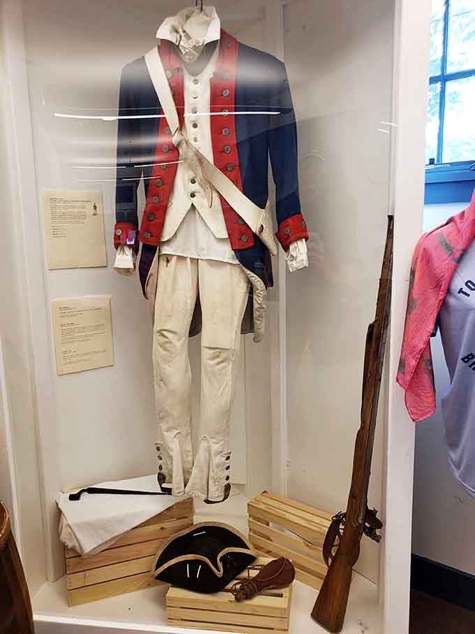A Continental Army uniform sharp enough for a recruiting poster. The tricorn hat completes the look beautifully.