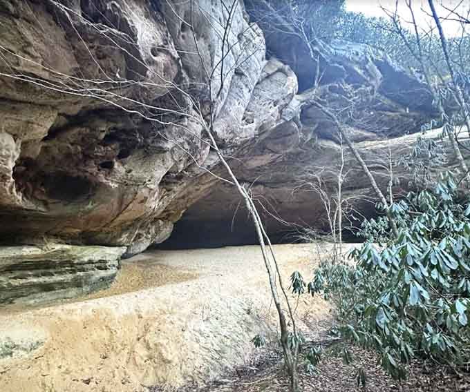 From the outside, Sand Cave looks like nature decided to build its own concert hall, no tickets required.