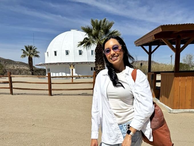 When the dome is this photogenic, you simply have to stop and smile, and this visitor clearly agrees.