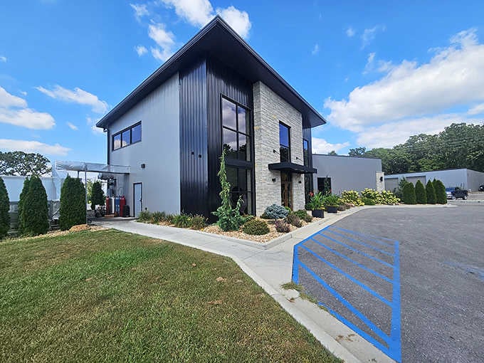 Spencer Manor's sleek stone-and-steel exterior proves Missouri wine country cleans up remarkably well indeed.