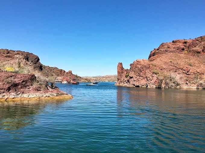 Boats tucked into rocky coves at Lake Havasu — this is what a perfect desert Saturday looks like.