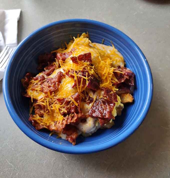 This breakfast bowl packs enough protein and flavor to fuel you through whatever Ohio throws your way.