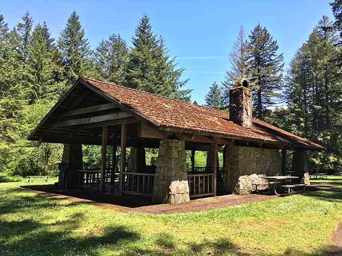 This stone shelter has seen more post-hike sandwiches than any structure in Oregon history, and it looks proud of it.