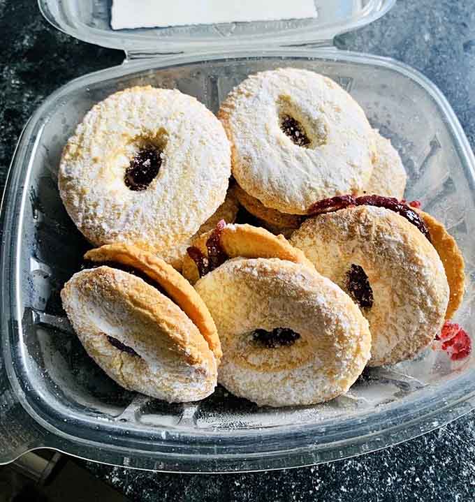 Powdered sugar, jam filling, and a texture that melts instantly. These butter cookies are old-school comfort in every single bite.