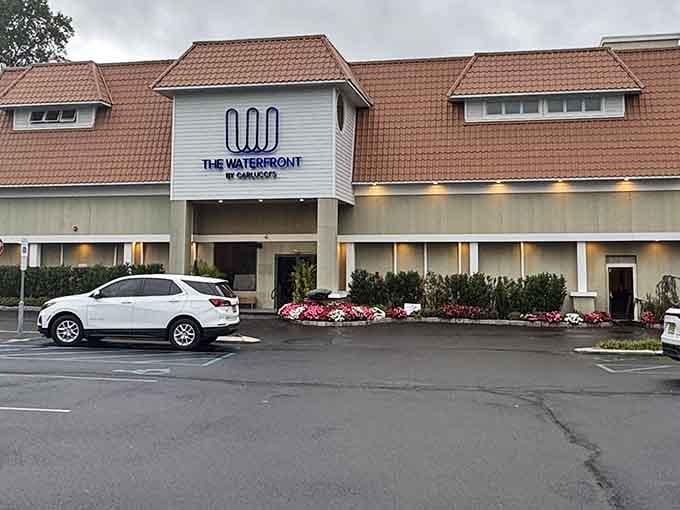 Red flowers lining the entrance and a bold logo overhead. Carlucci's Waterfront knows how to make an entrance.