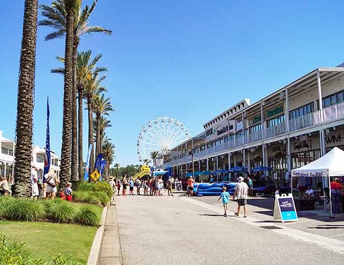 Those palm trees and that Ferris wheel aren't a mirage—they're your invitation to beachside dining paradise.