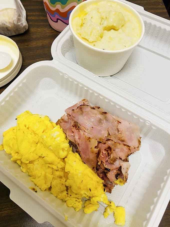 Scrambled eggs, grilled ham, and creamy mashed potatoes. Simple, generous, and exactly what a real breakfast looks like.