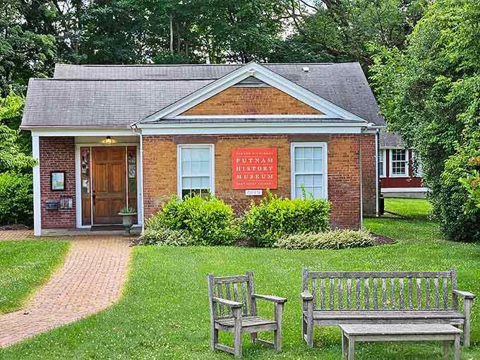 The Putnam History Museum sits quietly behind a tidy lawn, holding more stories than its modest exterior lets on.
