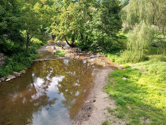 On a warm day, Copper Creek becomes the most popular address on the entire trail. Can you blame anyone?