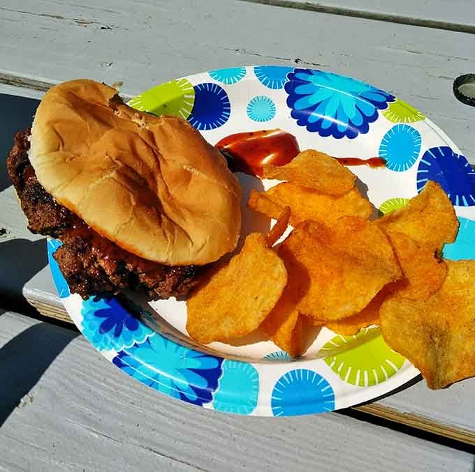 Sometimes simplicity wins: a juicy hamburger with crispy chips, proving you don't need fancy to be fantastic.