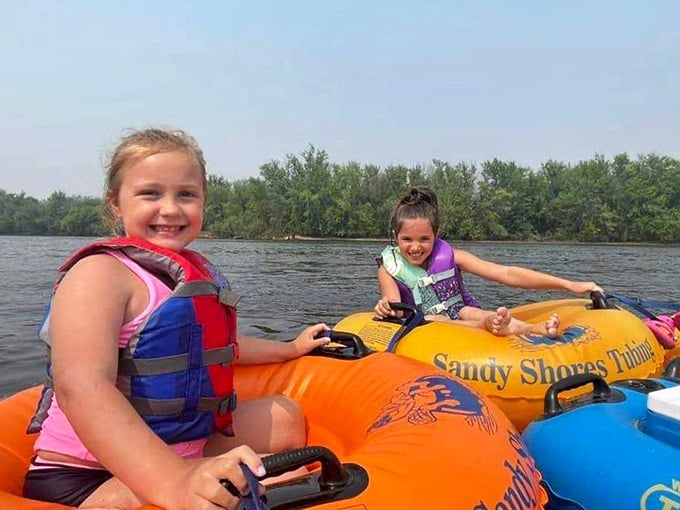These two have officially figured out summer. The rest of us are just catching up.