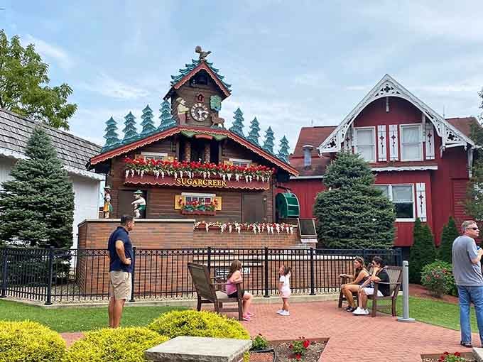 Families, benches, and a clock that performs on cue. This is a front-row seat worth keeping.