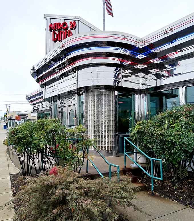 Gleaming chrome curves and red neon lettering make Metro 29 Diner look like it was designed by someone who really loved the 1950s.