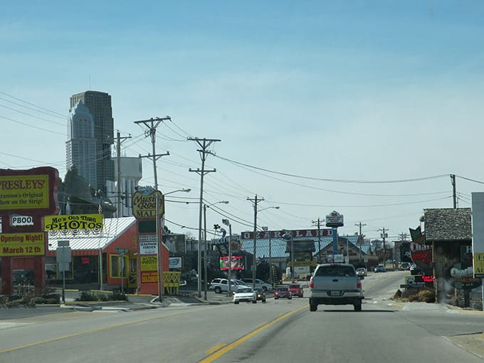 Where classic Americana meets the open road, hungry travelers find comfort food that hits all the right notes.