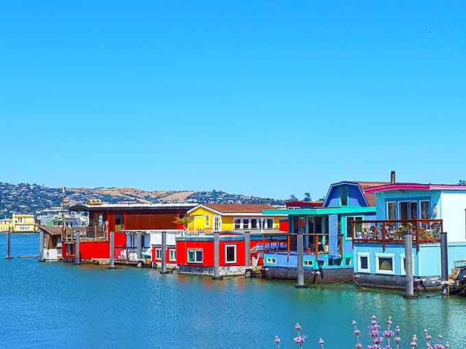 These floating homes in Sausalito prove that living on the water is basically the best idea anyone ever had.