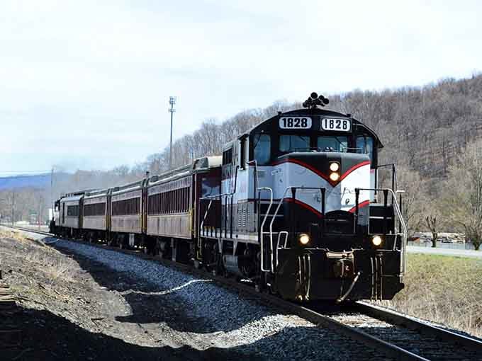 Diesel locomotive 1828 rolling through bare winter hills. Proof that this railroad runs year-round and means every bit of it.