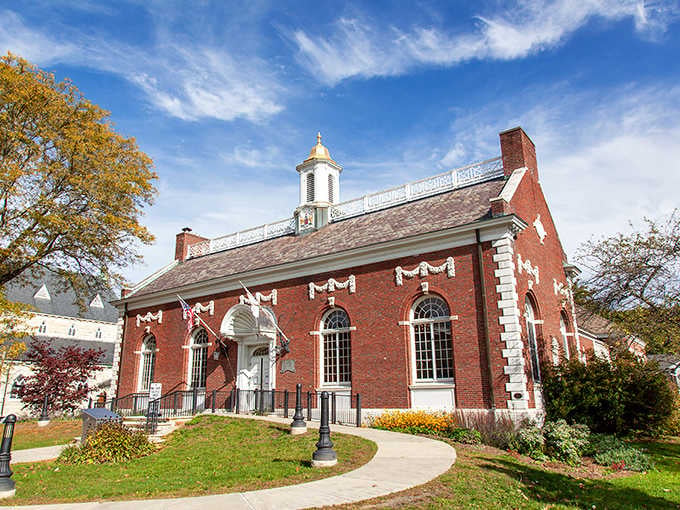The Mason Public Library building is the kind of civic architecture that makes you proud of your property taxes.