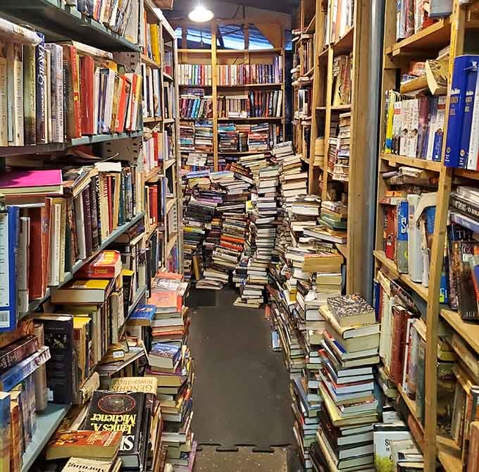 You Could Get Lost Inside This Enormous 30-Acre Alabama Flea Market ...