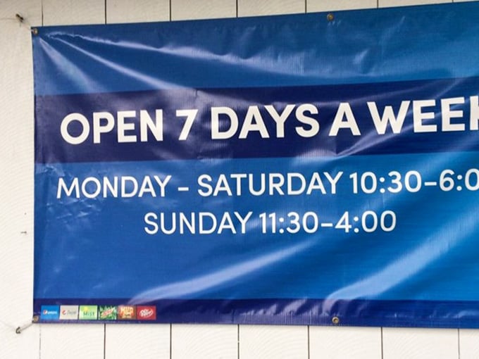 Open seven days a week, because good food shouldn't take weekends off. The Net has your schedule covered.