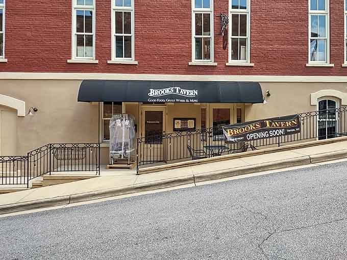 Brooks Tavern promises good food, good drinks, and more. Tryon keeps raising the bar, literally.