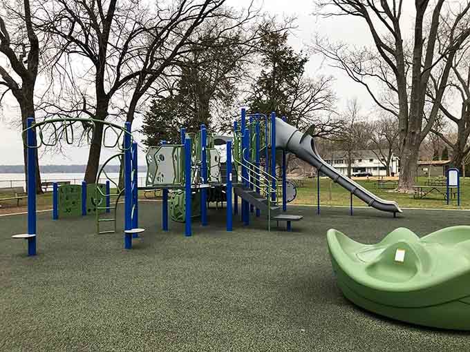 The playground equipment means kids can burn energy while parents enjoy a few peaceful moments nearby.