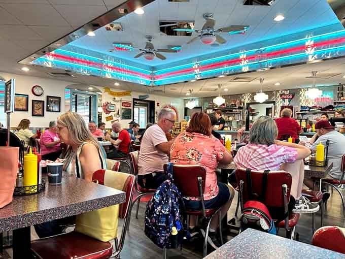 A full house of happy diners, the kind of crowd that tells you everything you need to know.