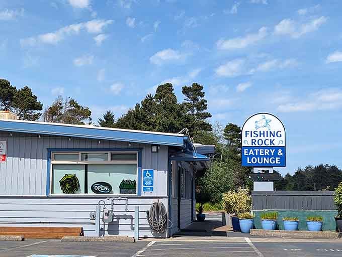 Fishing Rock Eatery and Lounge keeps things casual and honest, exactly the way a good coastal spot should.