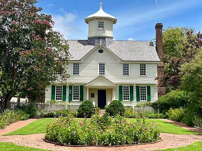 The Cupola House's pristine gardens and colonial architecture make you understand why preservationists fought to save this beauty.