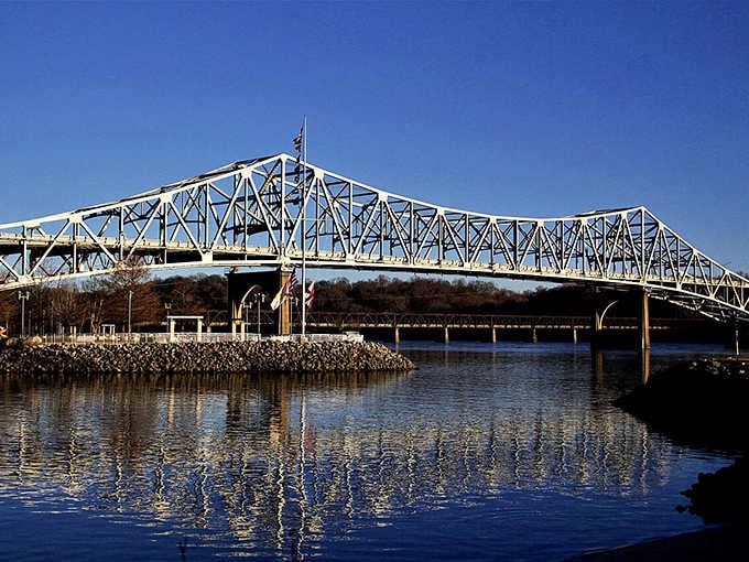 The O'Neal Bridge stretches across the Tennessee River like Florence's own golden gate, minus the fog and the traffic.