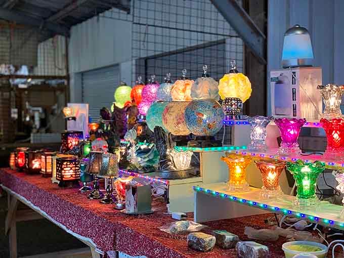 You Could Get Lost Inside This Enormous 30-Acre Alabama Flea Market ...
