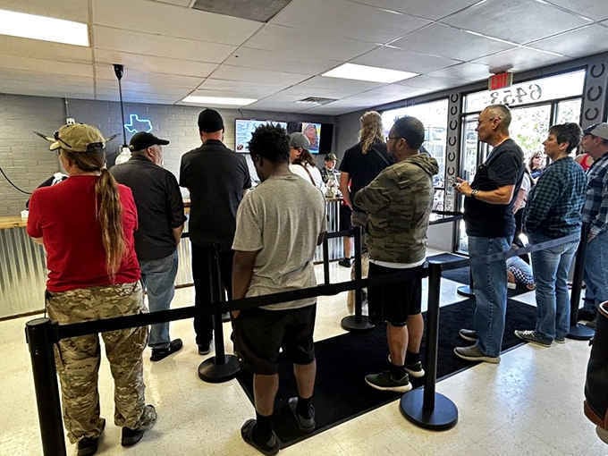 When the line wraps outside, that's not a warning. That's a very reliable recommendation from strangers.
